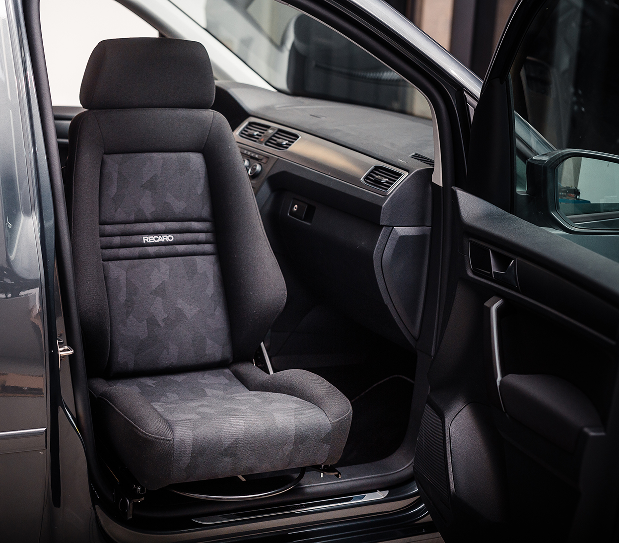 The swivel seat console 'Twister' - Smartfloor